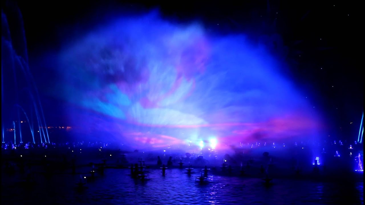 World of Color - Aladdin - YouTube