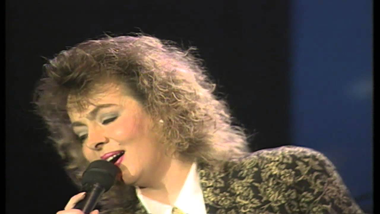 Sandy Kelly - Salt of the Earth (Live) - YouTube