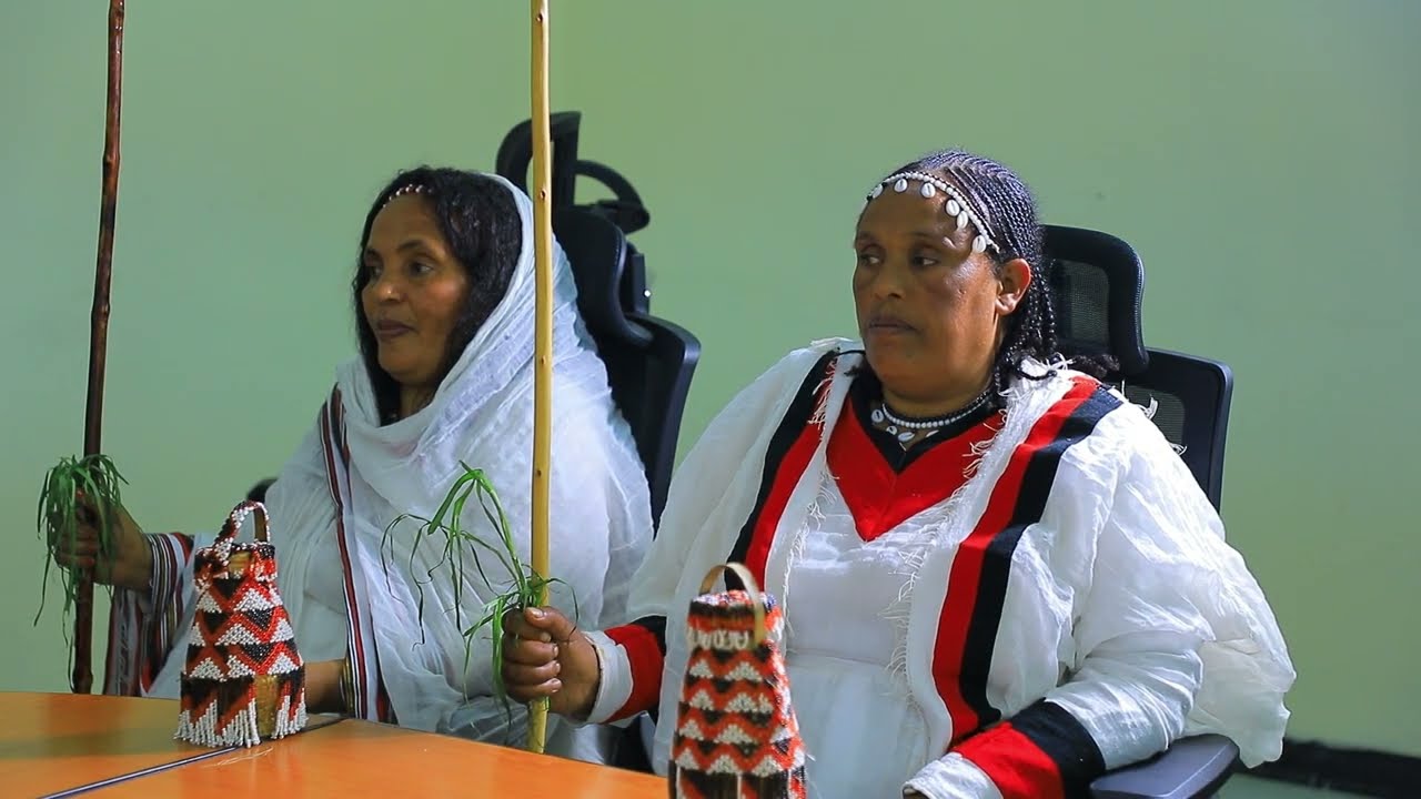 Ergaa Nagaa Waloo Abbootii Gadaa, Haadha Sinqee fi Mana Kiristaana ...