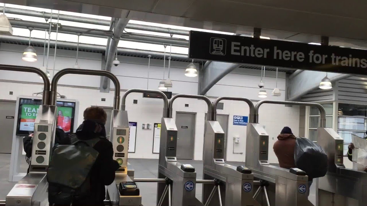 How to transit Redline train to downtown Chicago at Howard Station ...