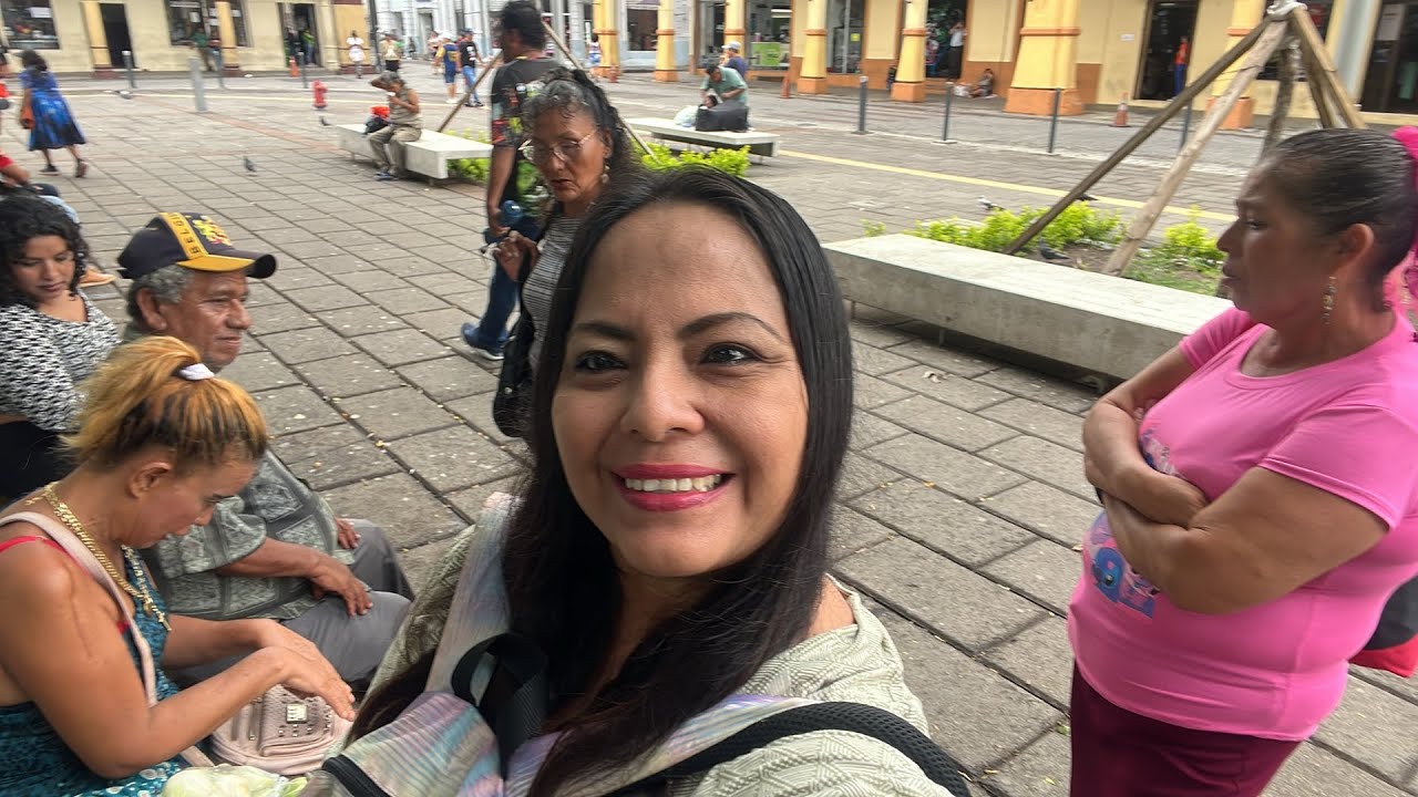 LA MINI COCO está en vivo DESDE LA PLAZA LIBERTAD - YouTube