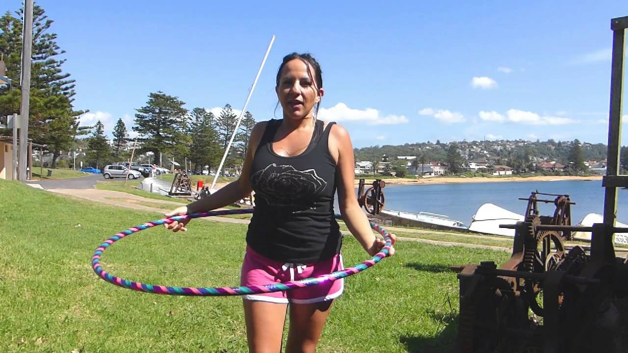 Back Pick Up Lifting Off The Waist Into Halo/Cowgirl/Lasso - Beginner Hooping Tutorial - YouTube