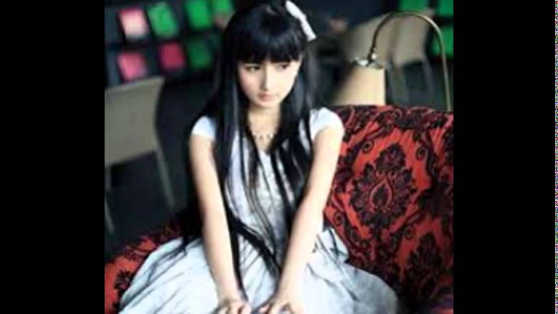 April Xia Da, Face Like A Doll - YouTube