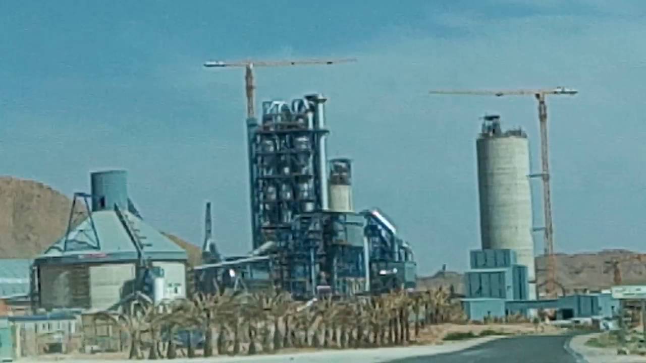 La cimenterie Lafarge de Biskra. - YouTube