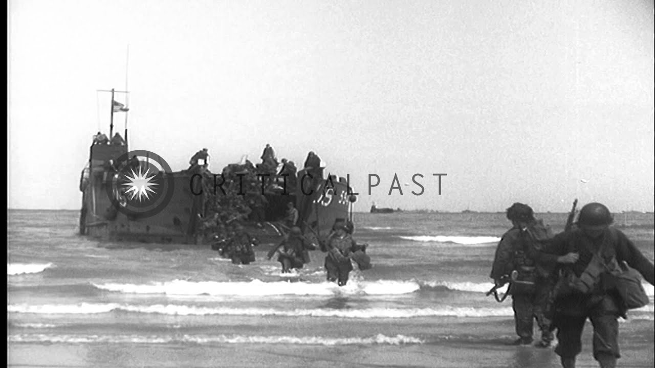 Reinforcements arriving at Normandy beachhead during invasion of France ...