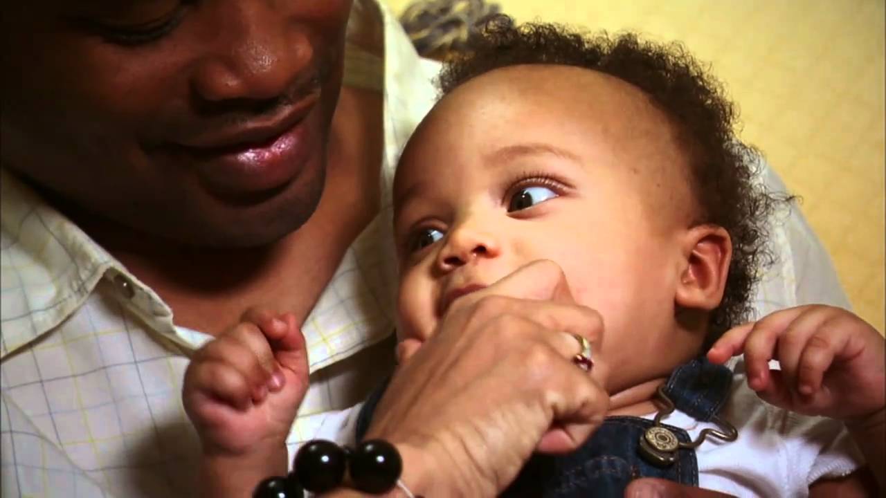 Breastfeeding And Dad | How Can Dad Help? | baby gooroo - YouTube