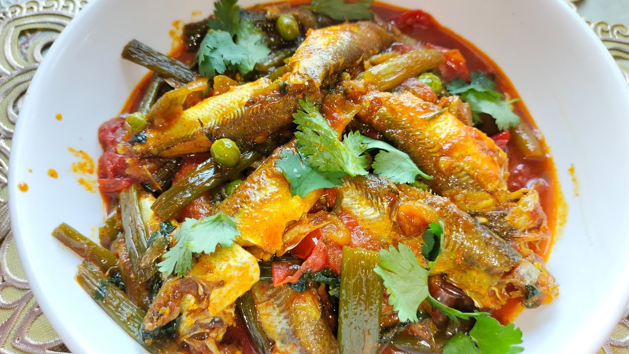 Bata Mach ar Piyaazkoli er Recipe | Onion Flower stalks with Bata Mach ...