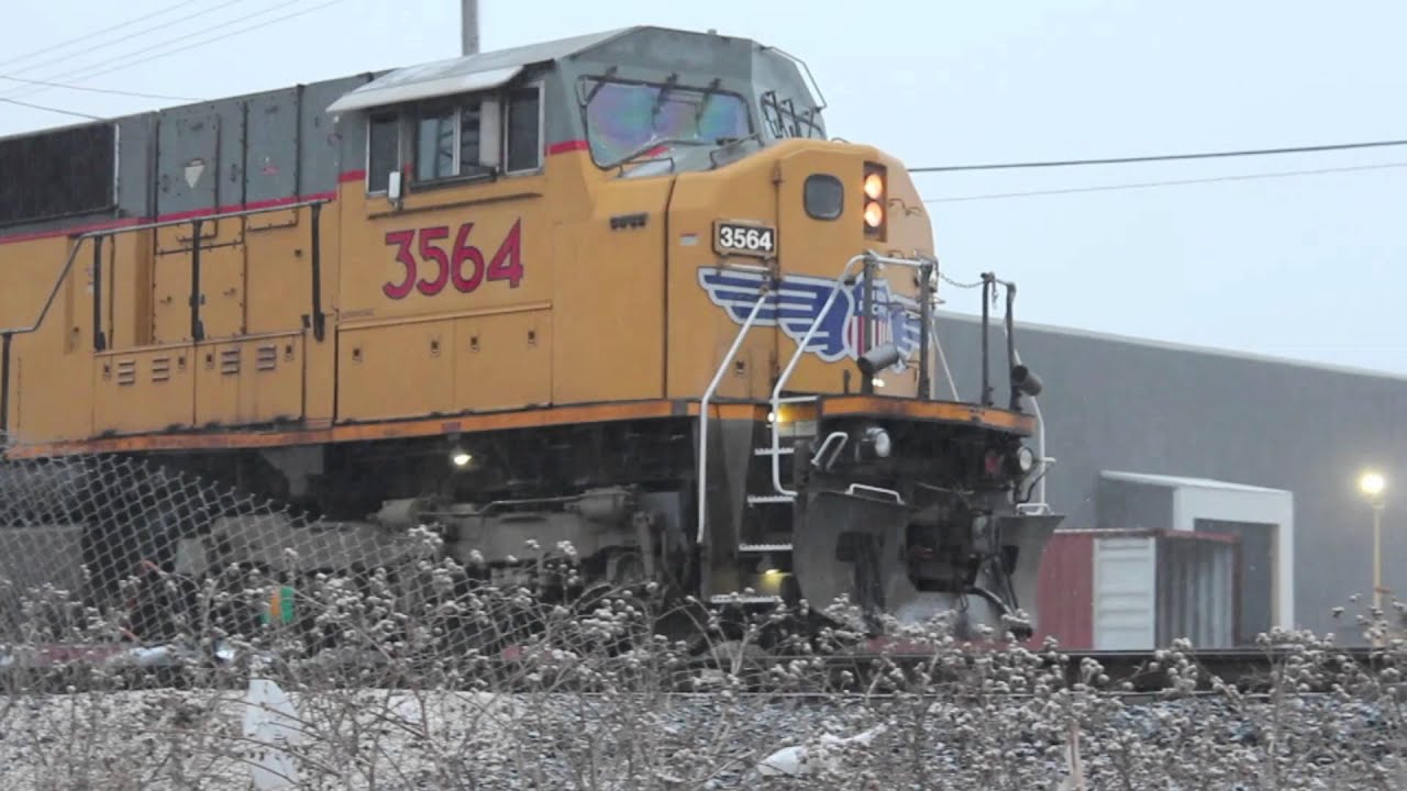 Union Pacific returns: UP 3564 (SD9043AC) departs CP Winnipeg/Logan ...