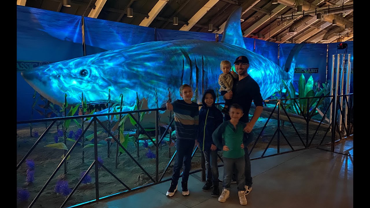 JURASSIC QUEST Riding on Life Size Dinosaurs - YouTube