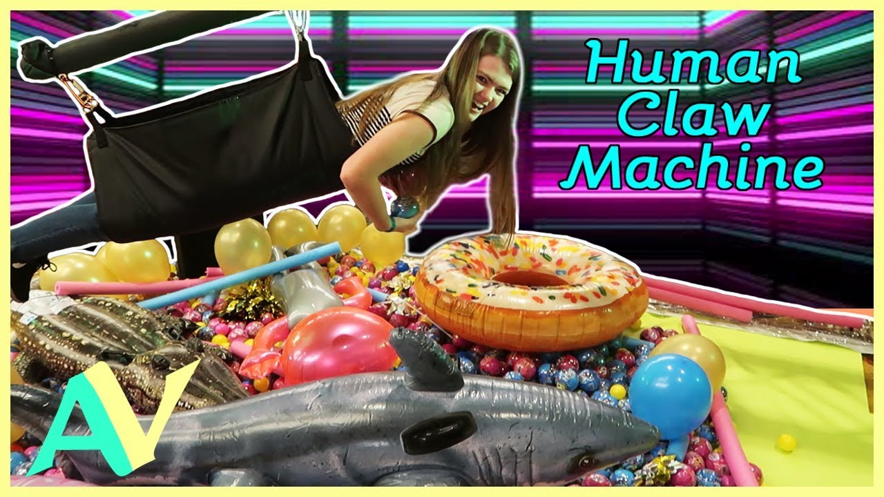 Human Claw Machine?! Clamour 2018 / Aud Vlogs - YouTube
