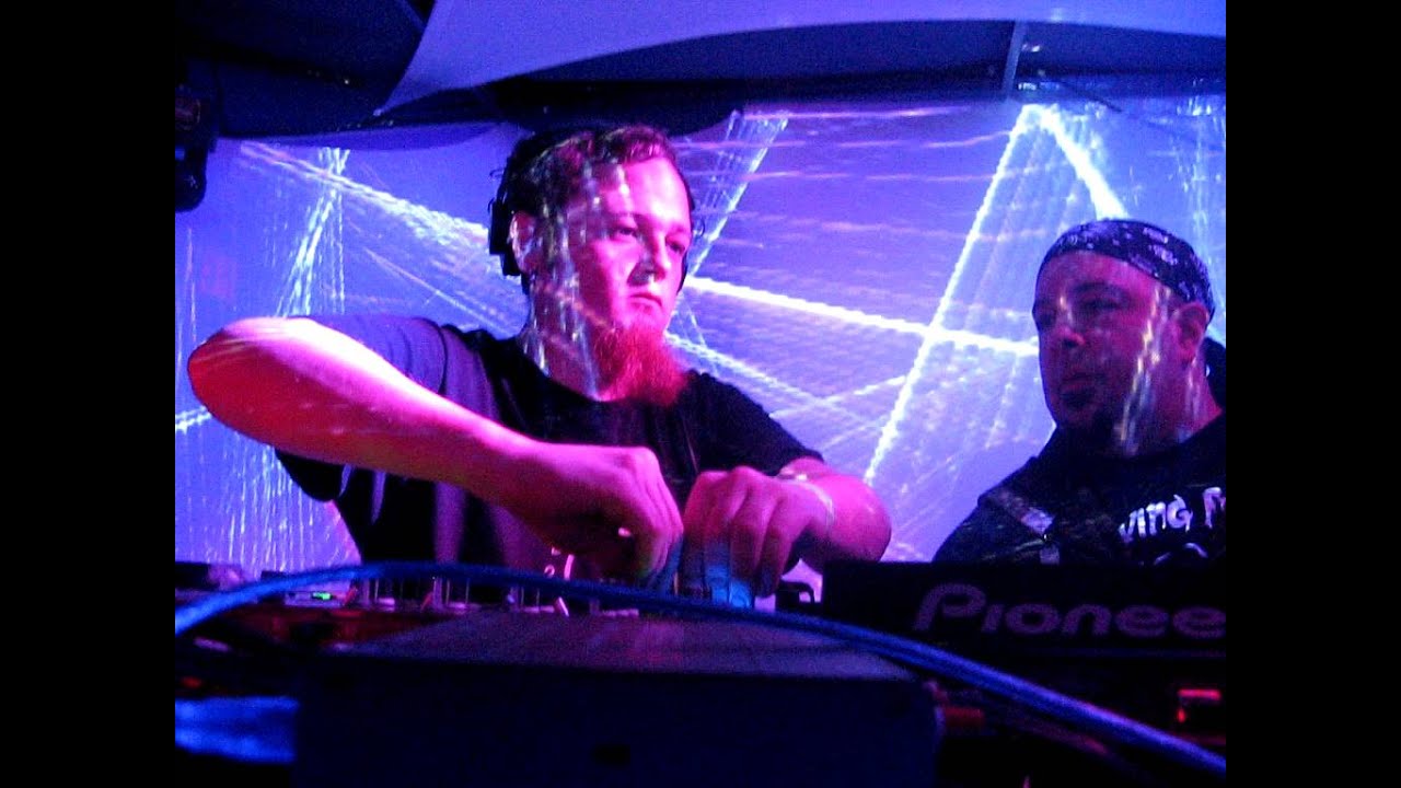 dj penguin - YouTube