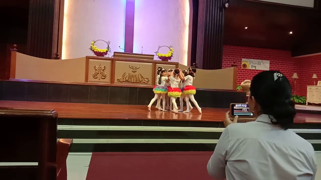 Tarian Anak TKB Ipeka Makassar - YouTube