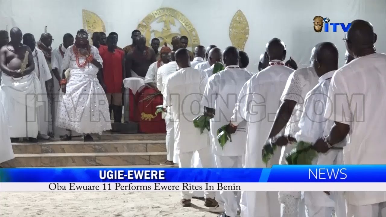 UGIE FESTIVAL: Oba Ewuare II Performes Ewere Rites In Benin - YouTube