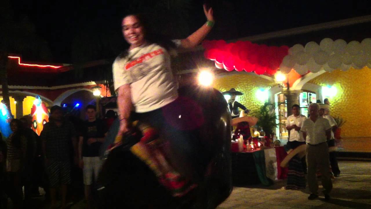 michelle and grayson on the mechanical bull in cancun - YouTube