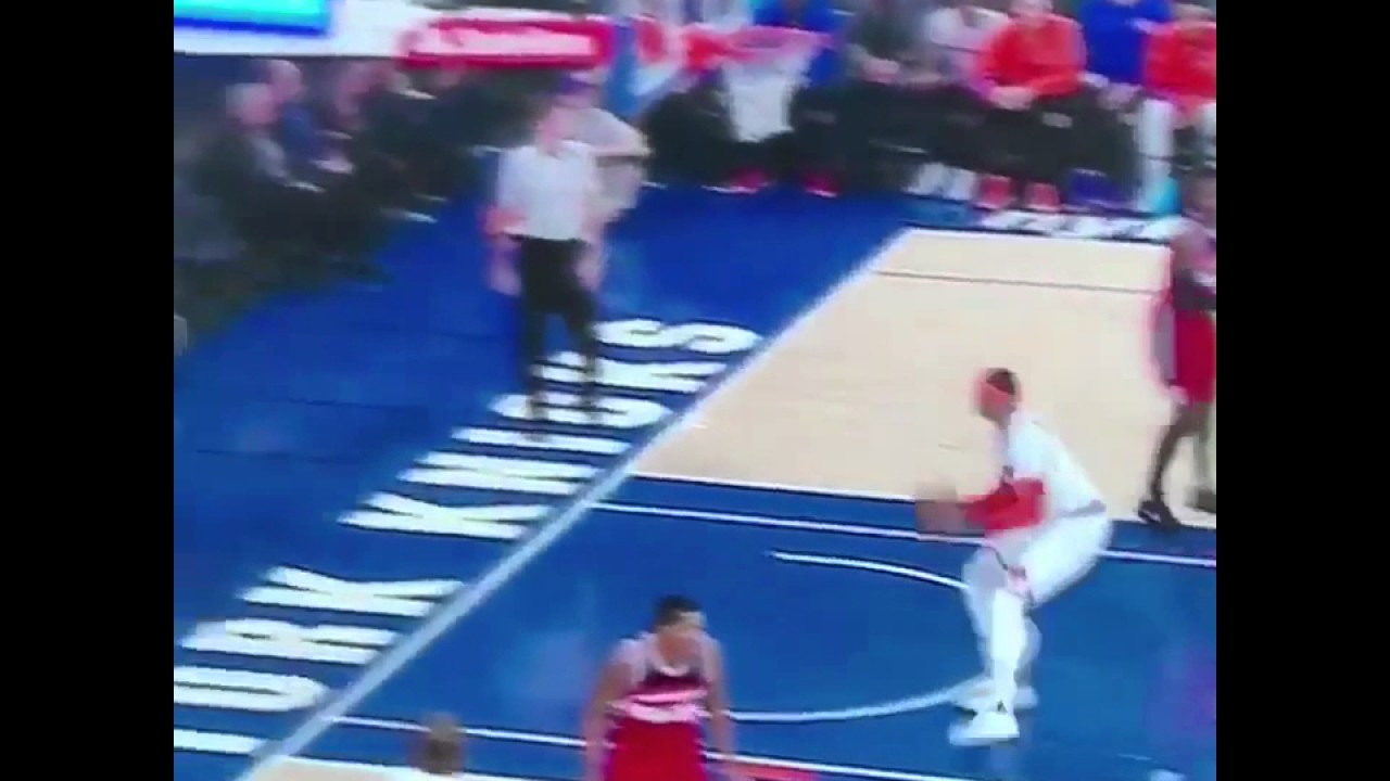 Carmelo Anthony misses wide open layup - YouTube