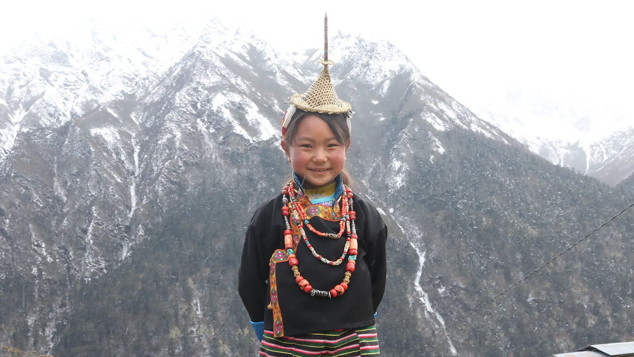 A story of Laya bamboo hat and woolen hat of Merak and Sakteng - YouTube