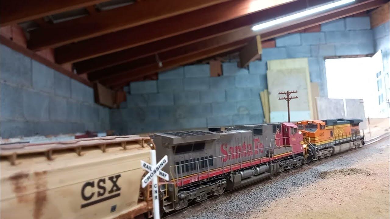 #ScaleTrains C44-9W BNSF 4729 Frankenbonnet & Helpers - YouTube
