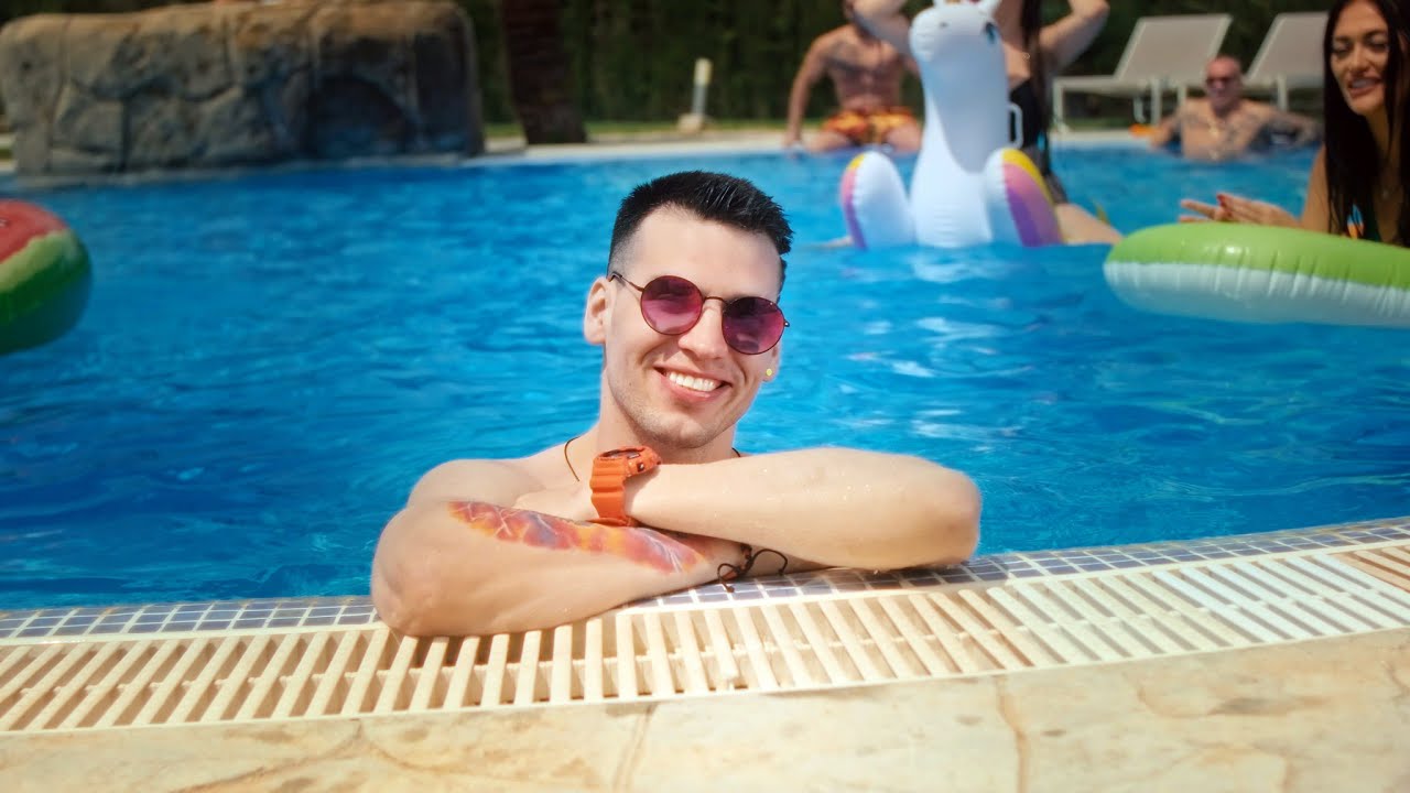 Bayera - Bujaj 🌴☀️ (Official Video) - YouTube