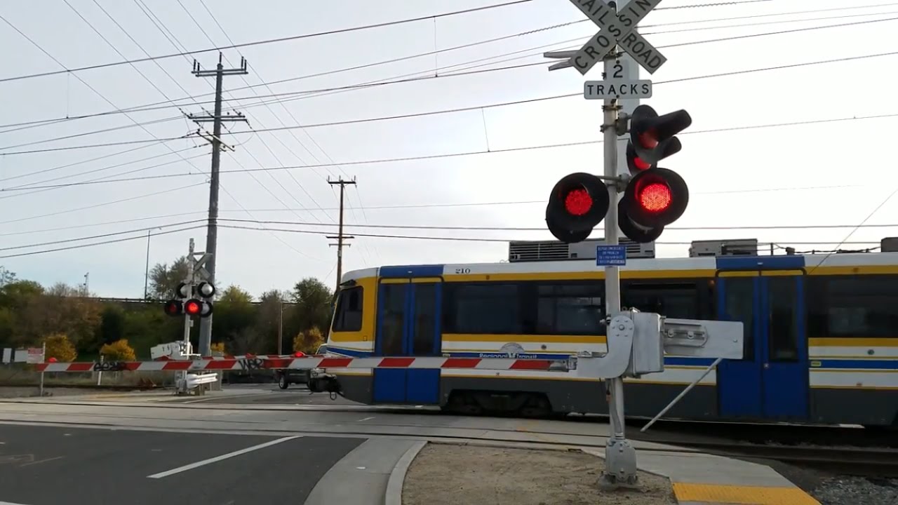 Redding Avenue Railroad Crossing, Sacramento Light Rail Gold Line ...