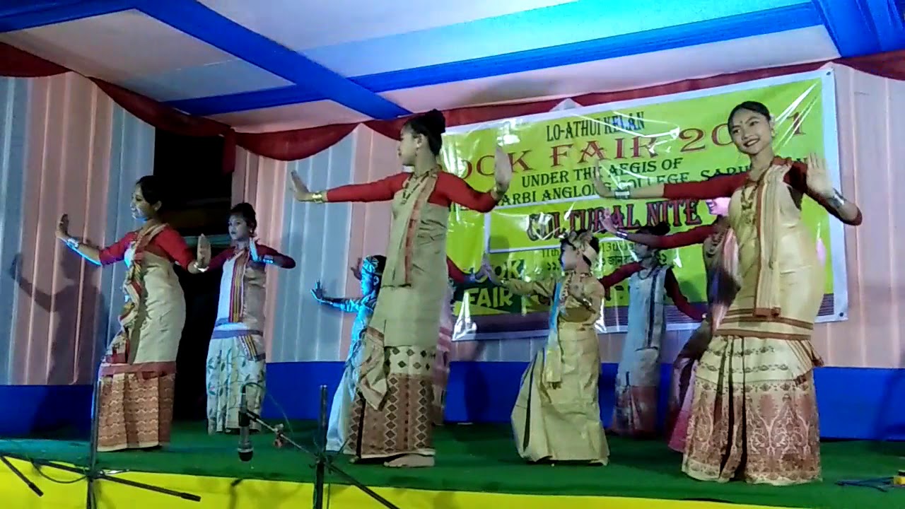 Tai Ahom traditional group bihu dance - YouTube