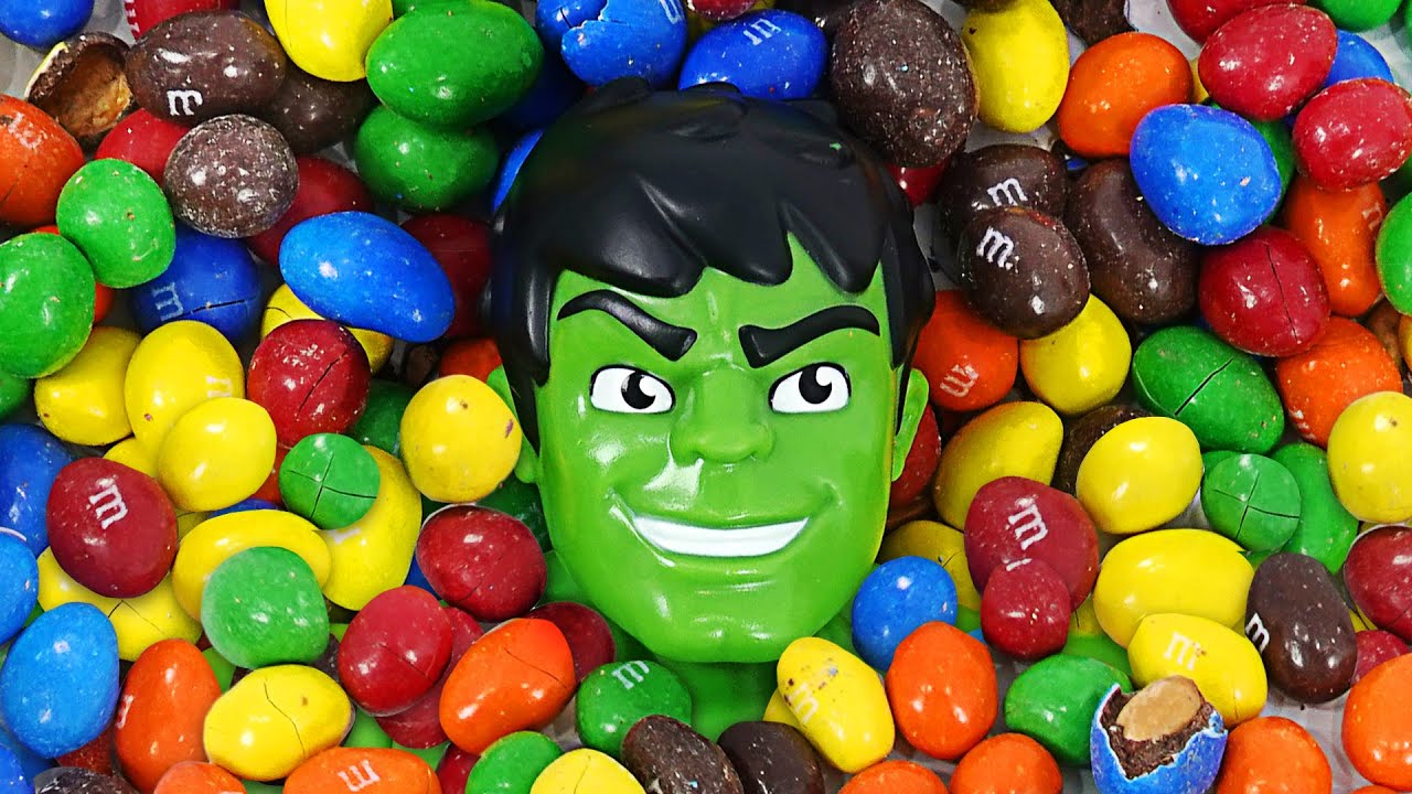 Marvel Avengers Hulk! Hulk ate M&M chocolate and transformed into a ...