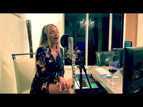 Christina Aguilera - Contigo En La Distancia (Cover by Sarah Lenore) \