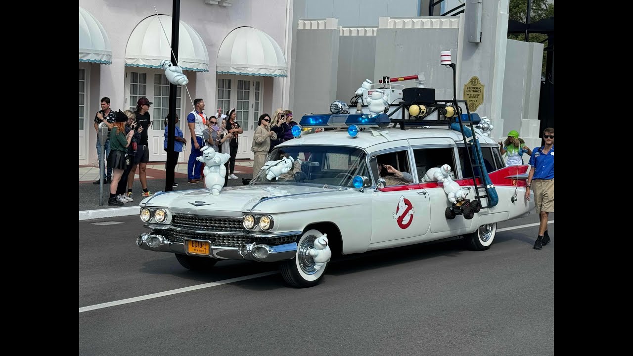 Ghostbusters ECTO-1 New Float Mega Movie Parade Universal Studios - YouTube