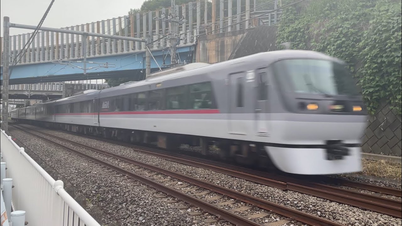 【大爆音の高速通過】西武10000系 10108F 特急小江戸23号本川越行き 南大塚〜本川越間爆音高速通過シーン - YouTube