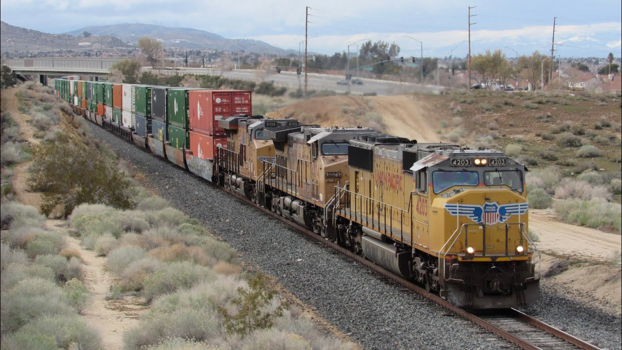Freight Trains In Palmdale! Ft. UP 1996, SD70M Leader, & More! - YouTube