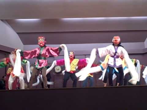 Korean Mask Dance - Pongsan Tal Ch'um - YouTube