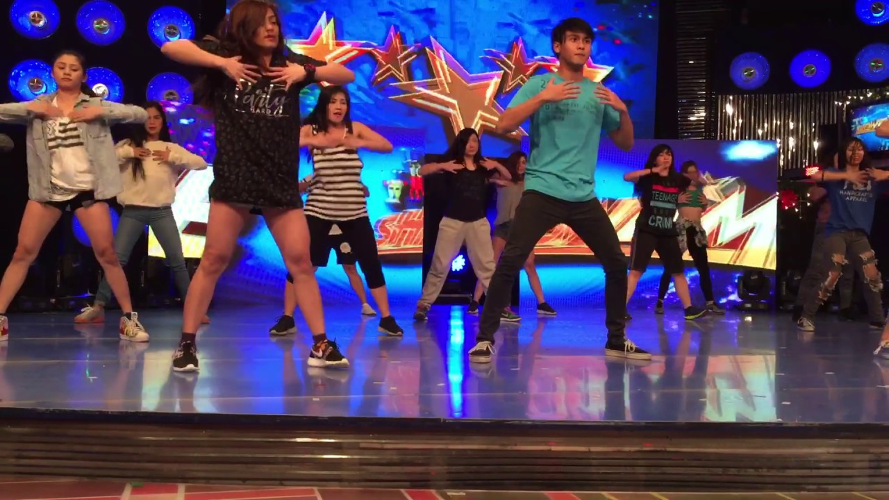 Showtime dancers with hashtag paulo - YouTube