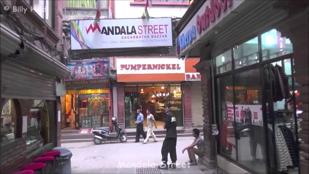 45 days after Earthquake walking trough Thamel - Spaziergang durch ...