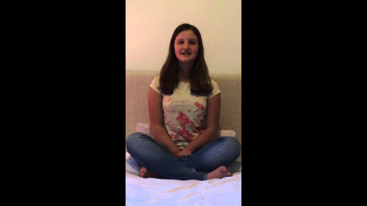 Summer Cox sings 'Nil Ahas Thale' - YouTube