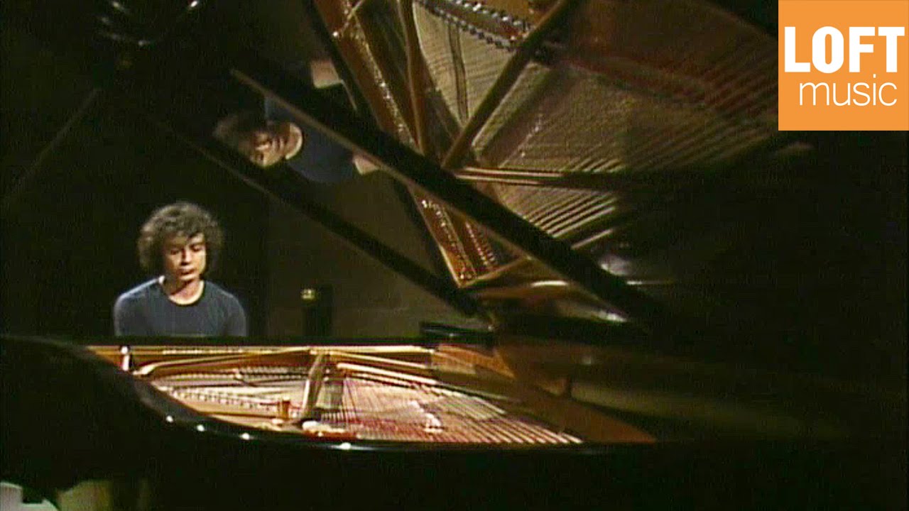 Nicolas Economou: Robert Schumann – Papillons, Op. 2 - YouTube