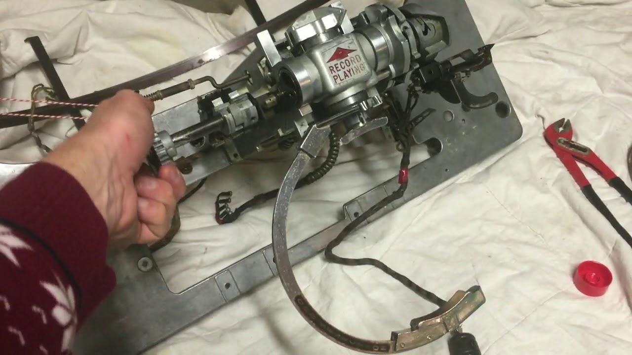 Rock-ola 1438 Comet Fireball gripper mechanism - YouTube