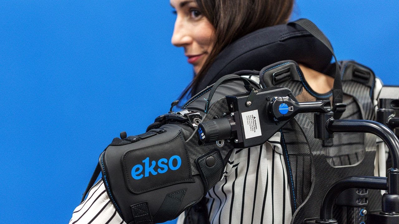 These exoskeletons can help prevent worker injury - YouTube