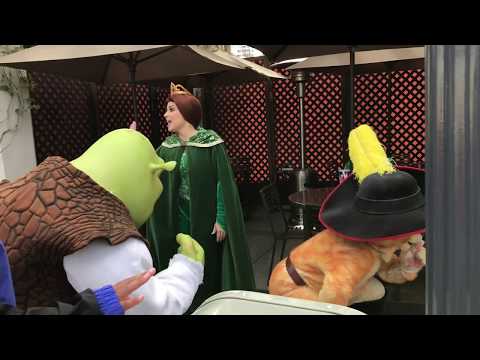 Donkey gets the SCARE of his life! // Shrek // Universal Studios Hollywood
