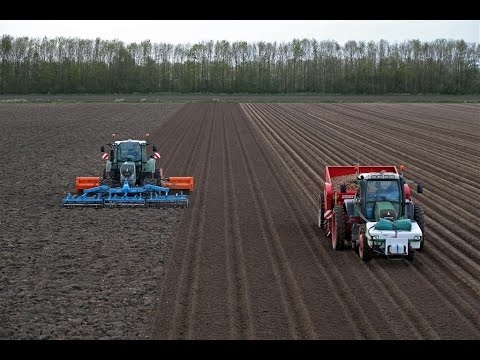 The Fendt team planting potatoes | Fendt 724 on Soucy Tracks | Fendt ...