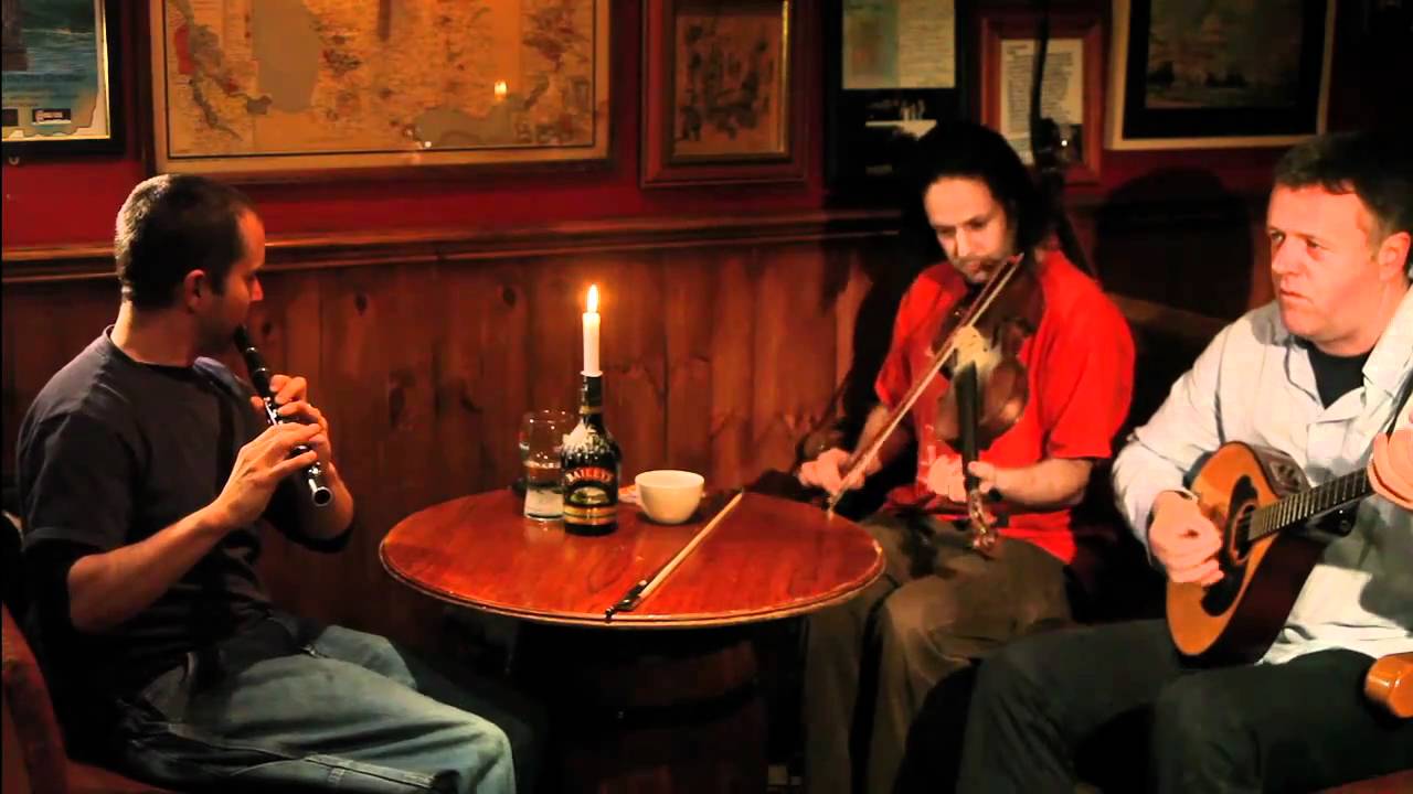 Damian Werner, Quentin Cooper, Eoin O'Neill live in Kennys Lahinch ...