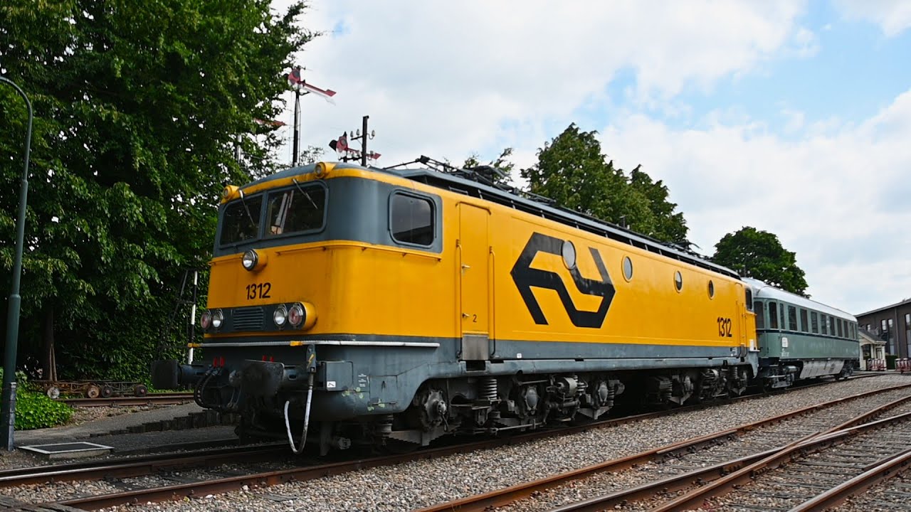 De NS 1300 elektrische locomotief | The Dutch 1300 electric locomotive - YouTube