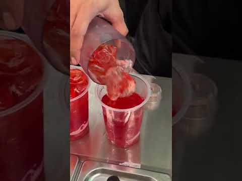 Dibuatin Teh Sama Miaw Aug?? Jangan Pada Iri Yakk!!