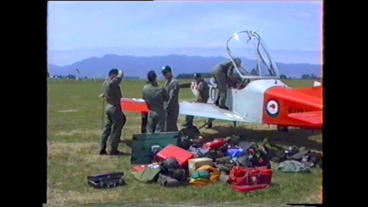 RNZAF Red Checkers New Zealand 1995 - YouTube