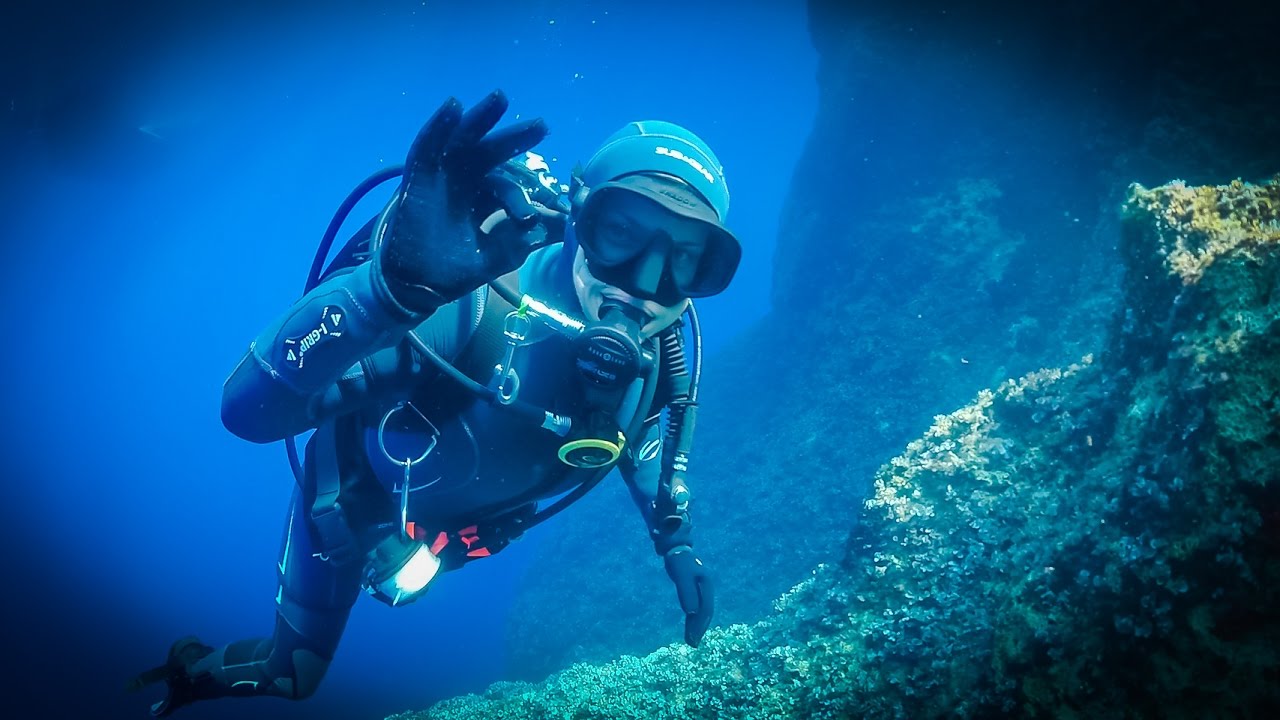 Vis Island Diving - YouTube