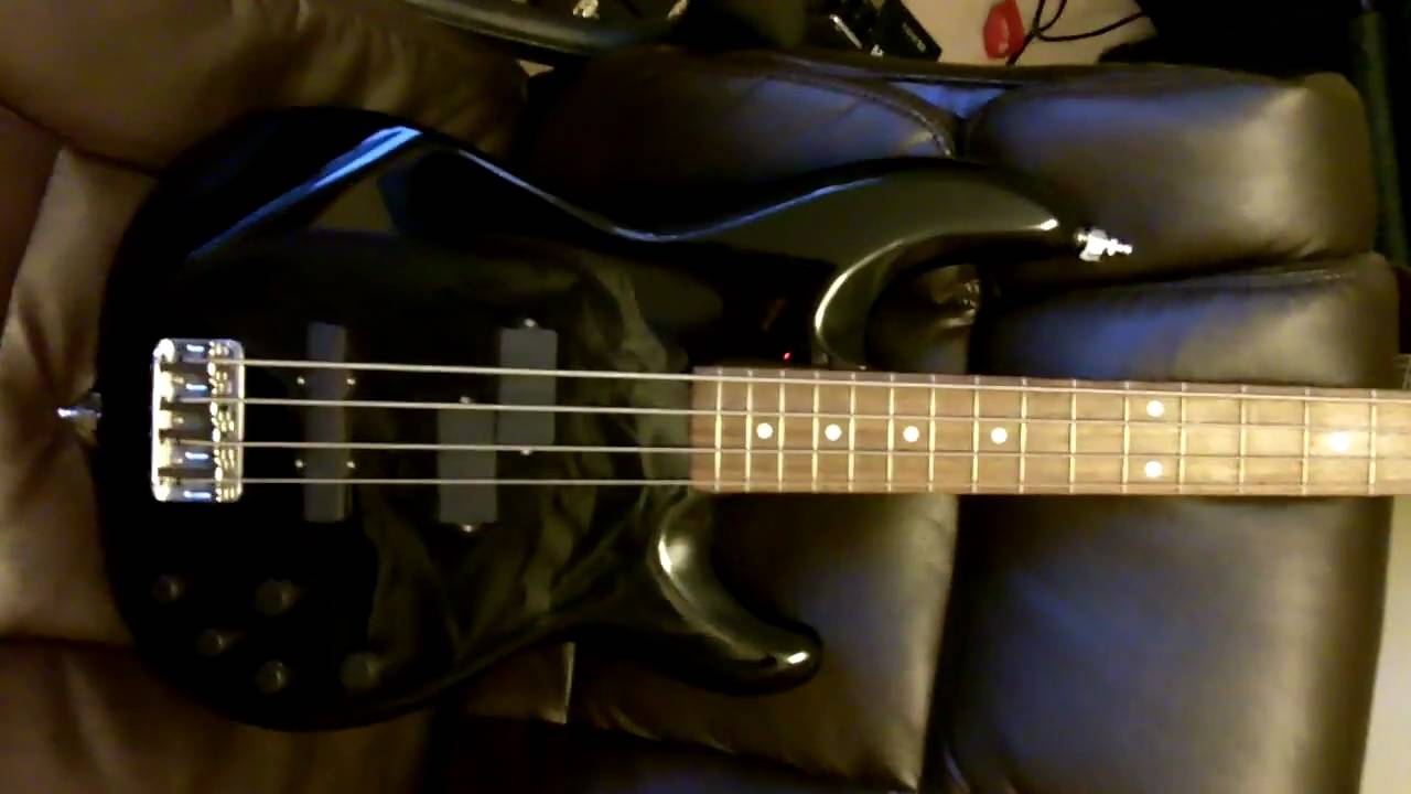 FENDER DELUXE ZONE BASS - YouTube