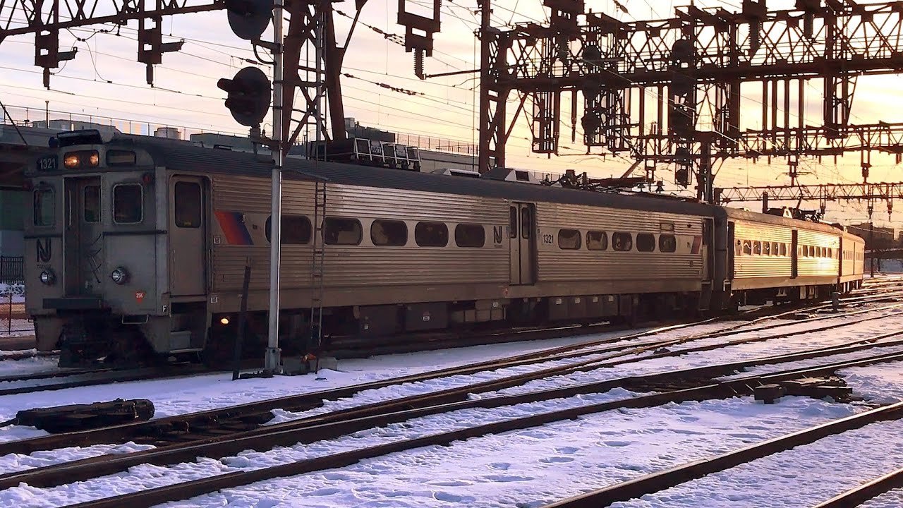 NJ TRANSIT Arrow III Multiple Unit (MU) set arrives at Hoboken Terminal ...