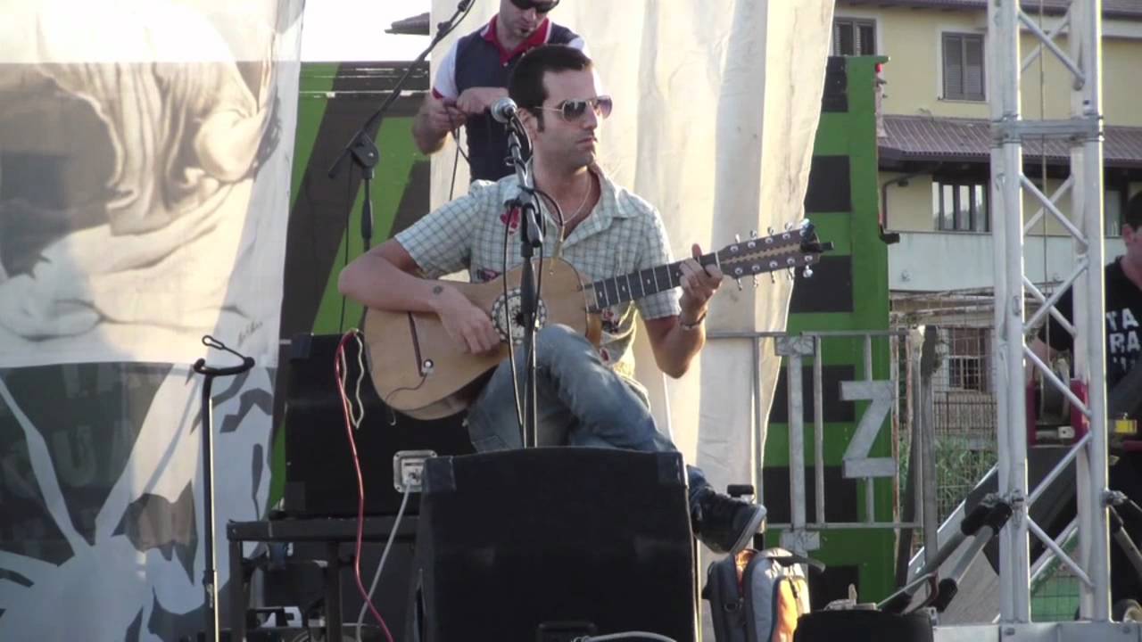 TARANQUARTET MICHAEL LOGOZZO ALLA CHITARRA BATTENTE - YouTube