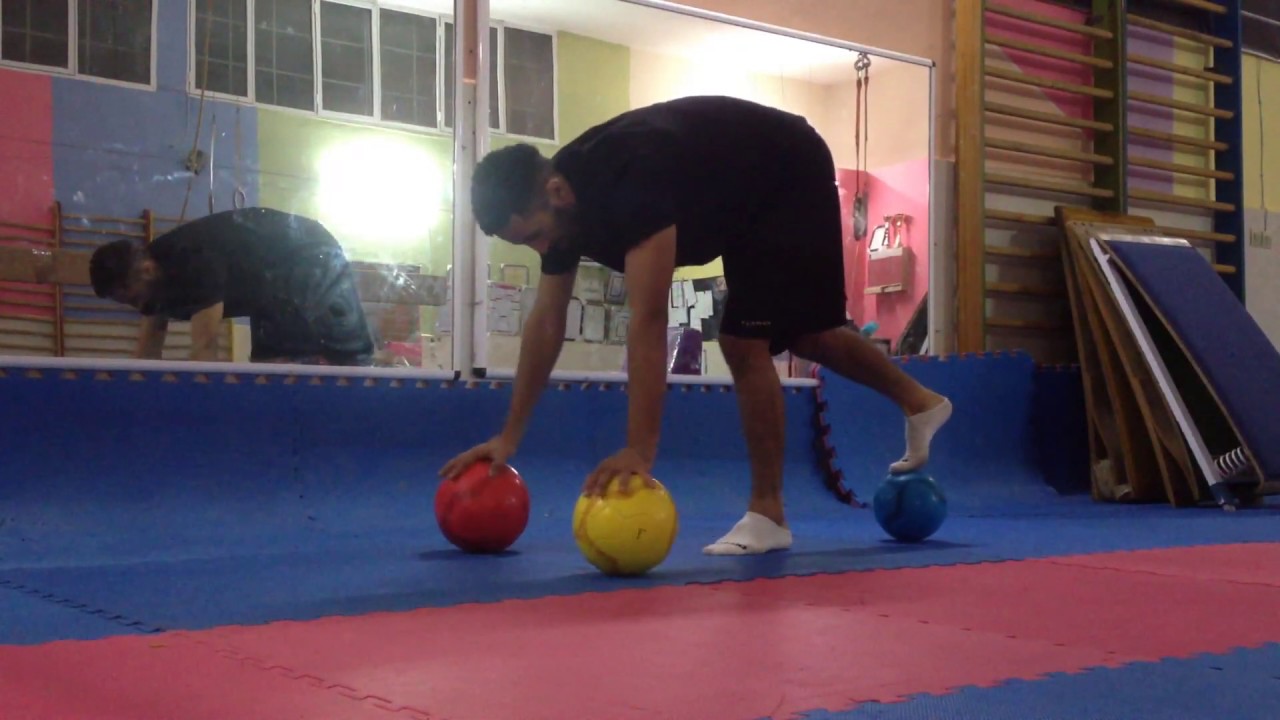 PUSH UPS CHALLENGE ON 3 SOCCER BALLS - YouTube