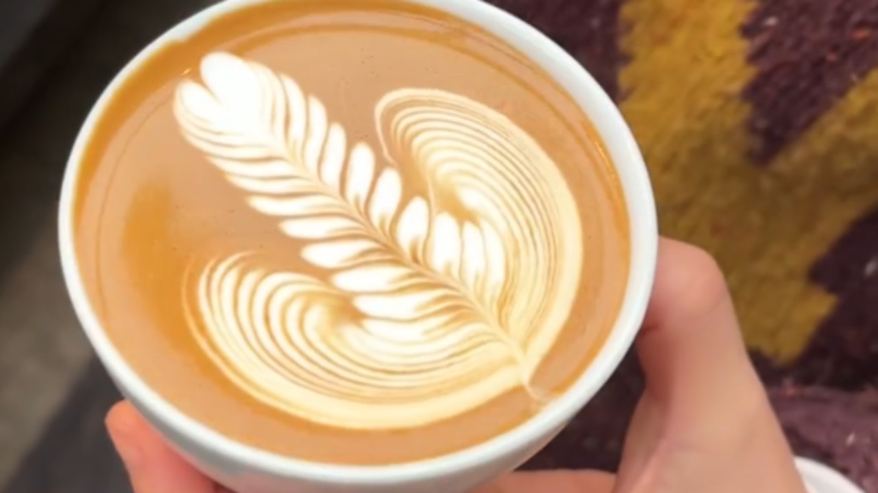 How to Pour a Clean Leaf Latte Art Step by Step - YouTube