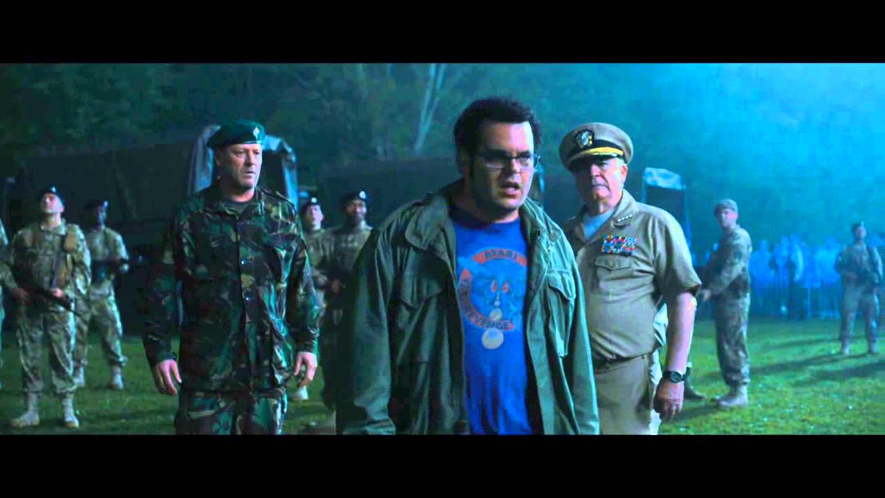 PIXELS - Josh Gad vs. Centipede Featurette - Ab 30.7.2015 im Kino ...