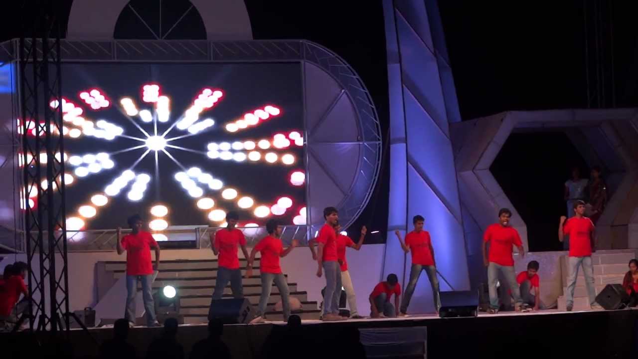 Spartanz CEG in Techofes '13 - YouTube